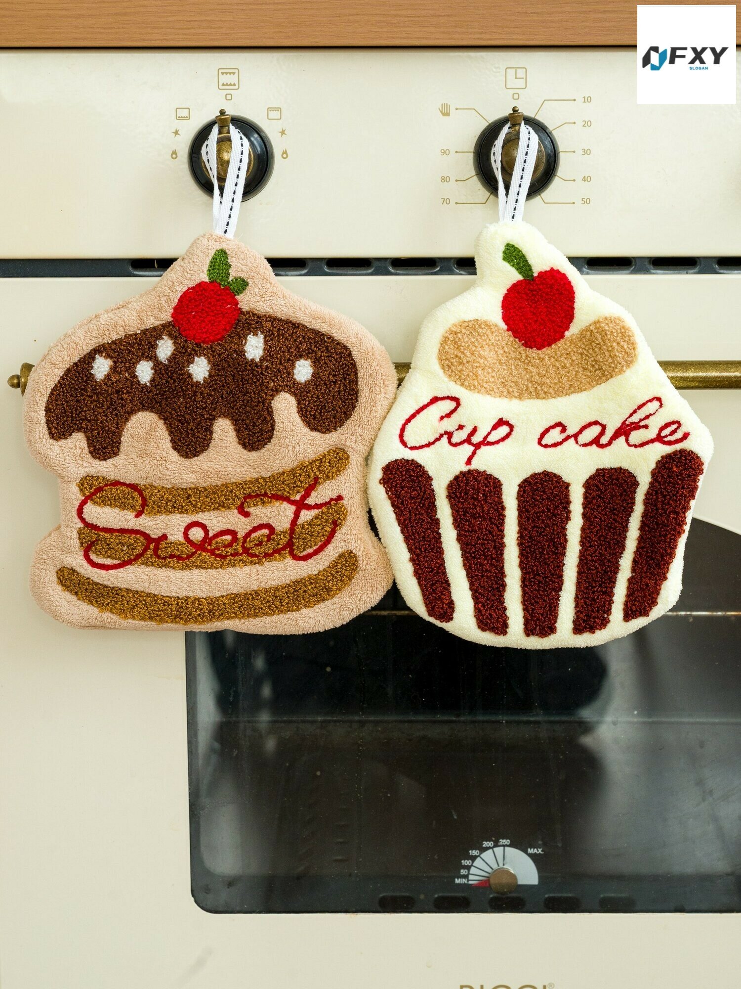 Эксклюзивный набор из 2 прихватокполотенец 25x20 см с капкейками, выполненных из микрофибры и полиэстера