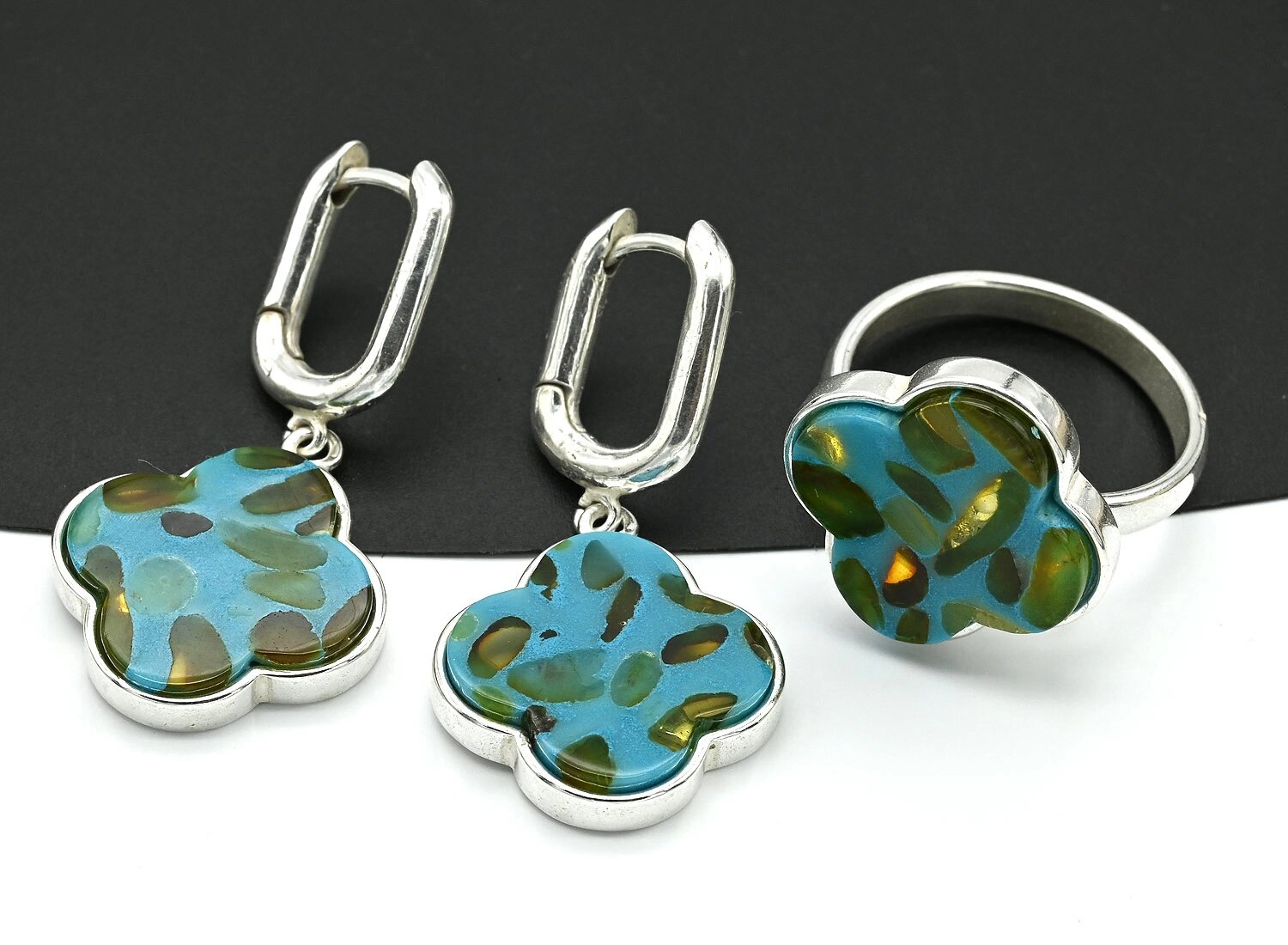 Набор Клевер 18*18мм с янтарём мозаика в посеребрении цв. бирюзовый, 6,4г .