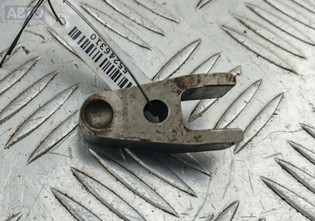 Скоба (кронштейн) крепления форсунки Mercedes C-Class W203 (2000-2006)