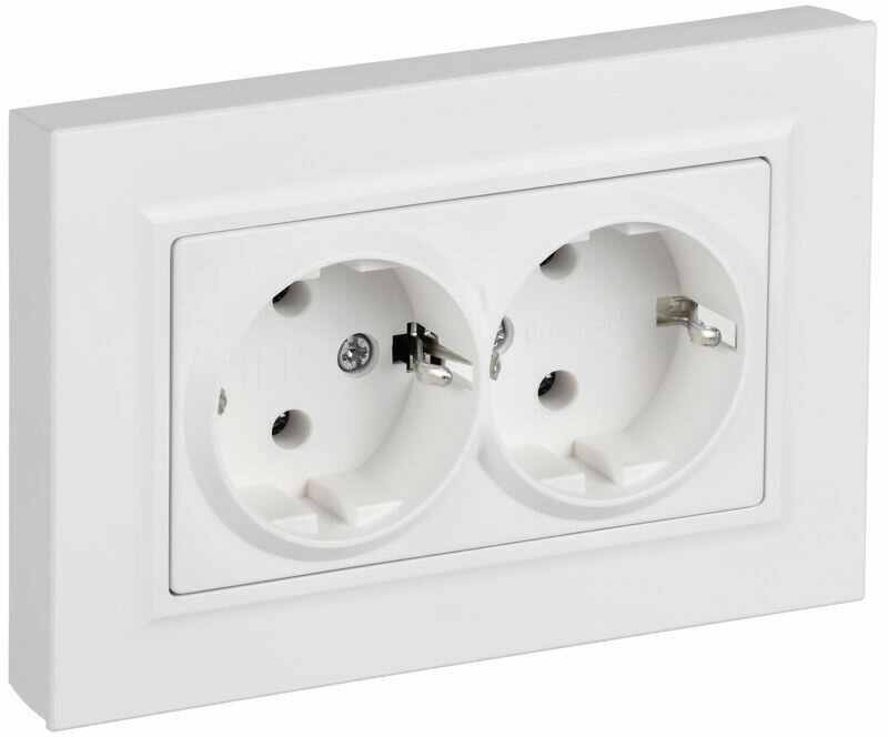 Розетка 2-м СП BRITE РСПл12-3-БрАБ 16А в сборе с заземл. без защ. шторок плоская арктич. бел. IEK BR-R27-16-K91-F