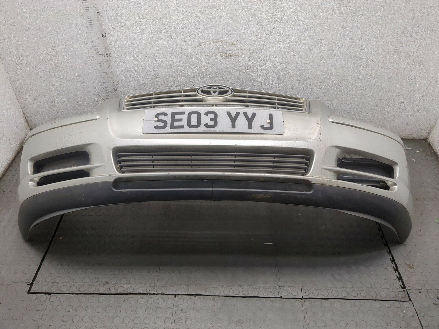 Бампер передний Toyota Avensis 2 Б/У