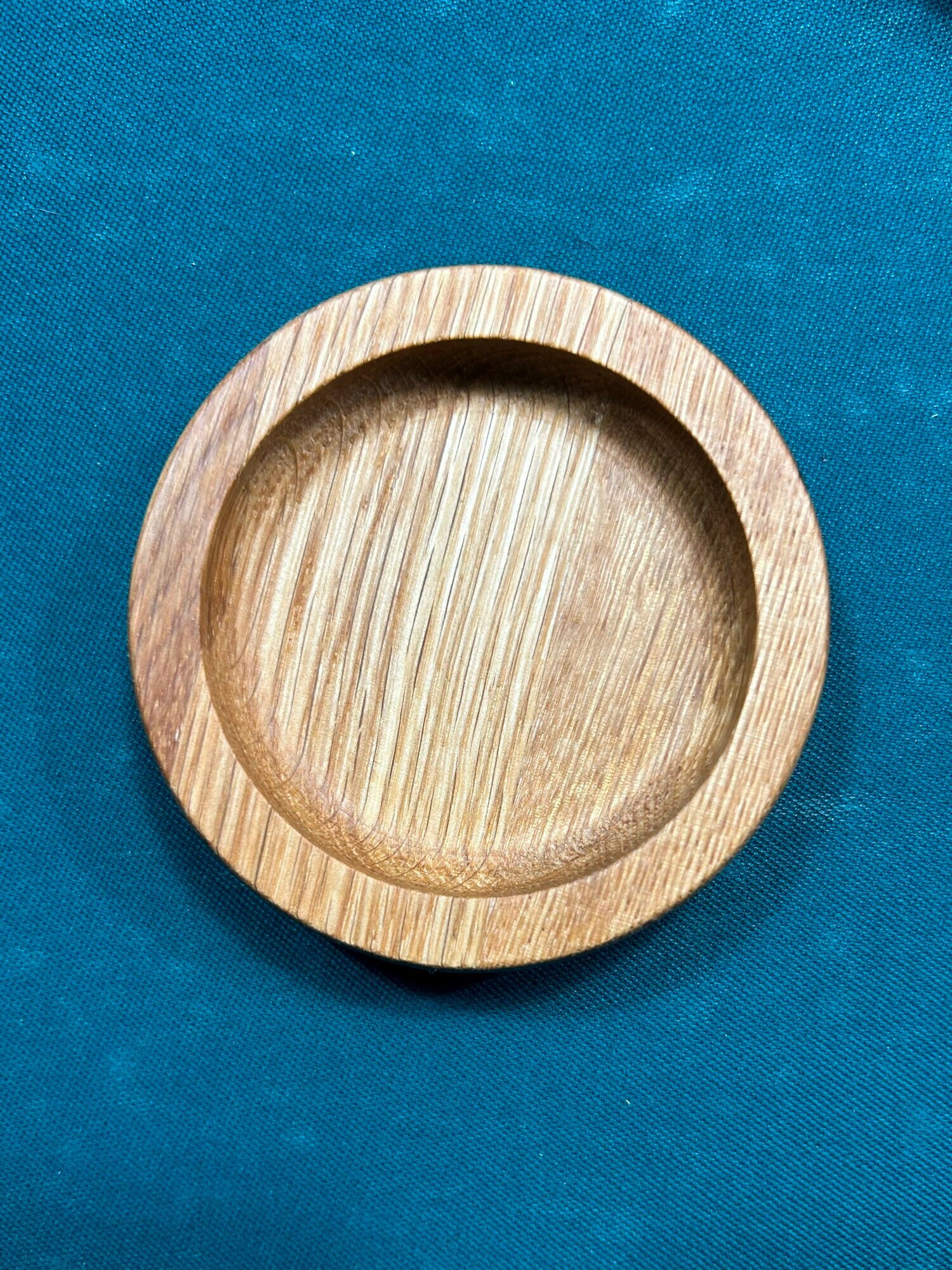 Тарелка, блюдо, подставка из дуба 8х2 см, розетка, соусница.