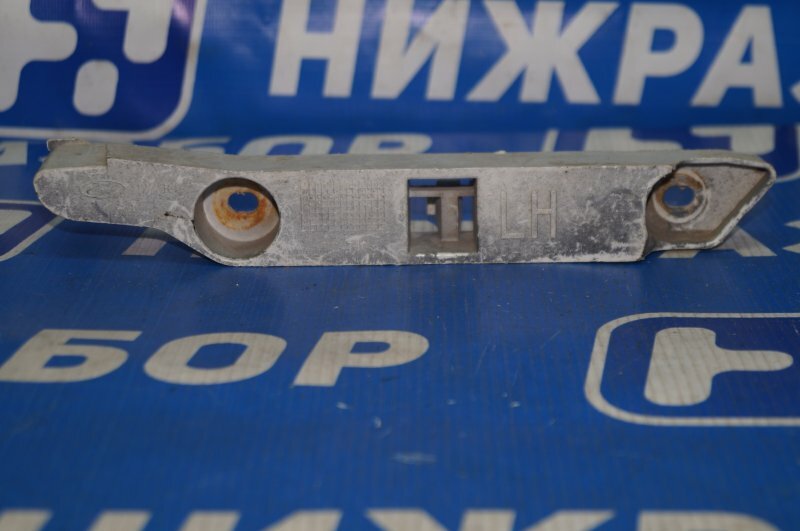 Направляющая бампера Ford Focus 2 2008 перед. лев. (б/у) 8M5117D959AD