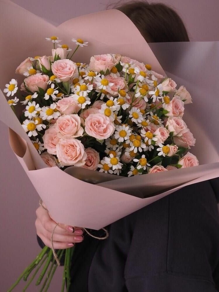 Цветы живые букет из кустовой ромашки и розы "Ароматное настроение" Flor2u