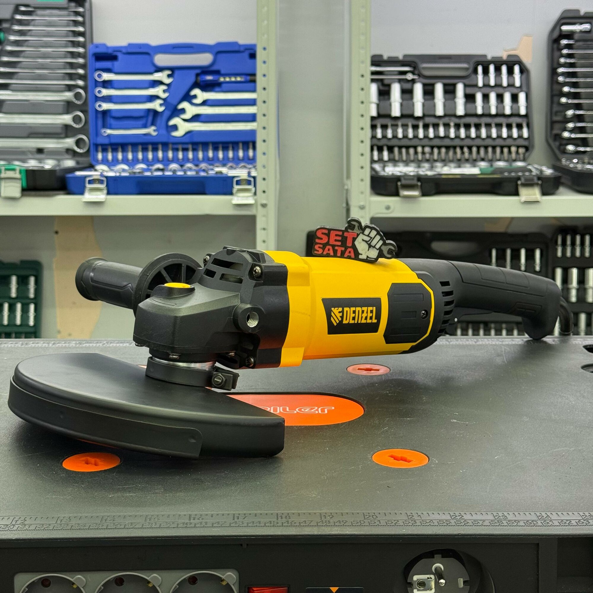 Углошлифовальная машина Denzel AGL230-2400, 2400 Вт, 230 мм, 6600 об/мин