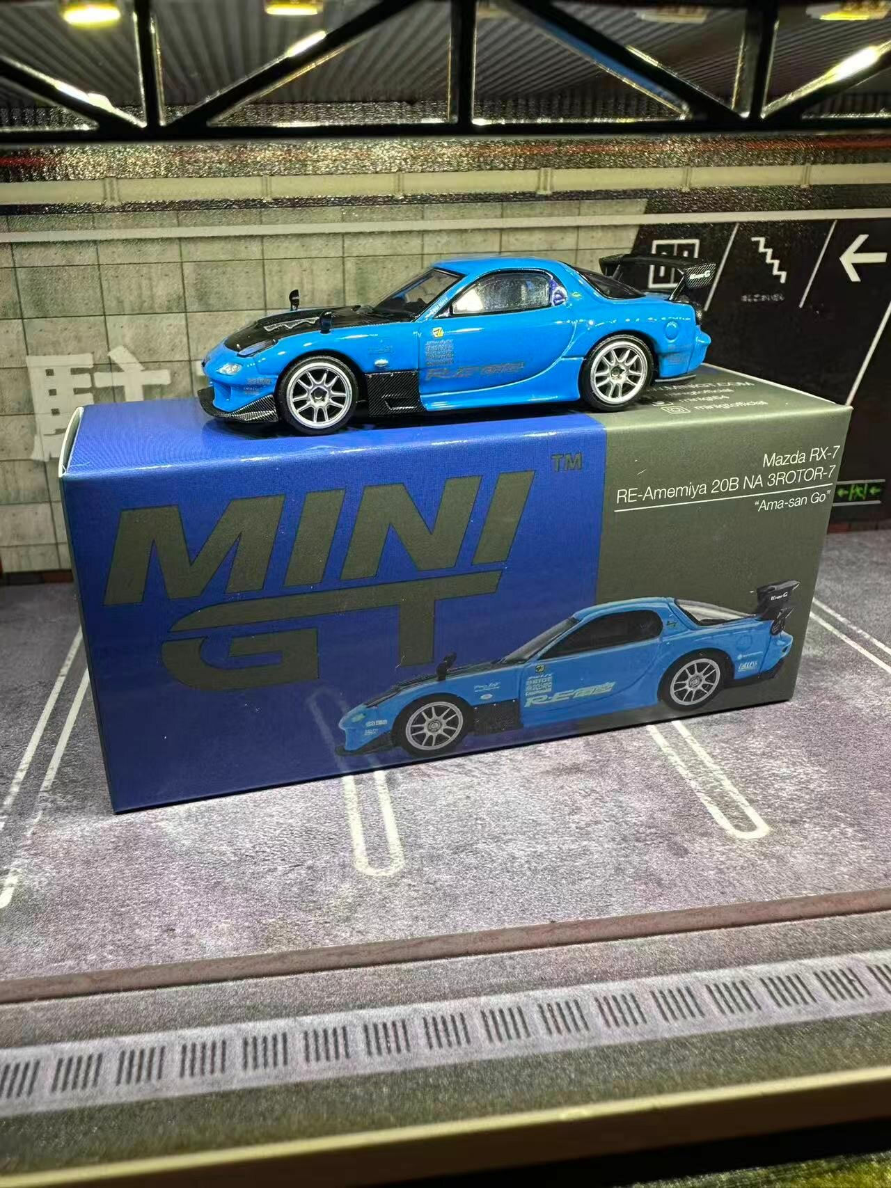 Машинка Minigt #1046 1:64 Mazda RX-7 RE-Amemiya 20B NA 3ROTOR-7 "Ama-san Go"
