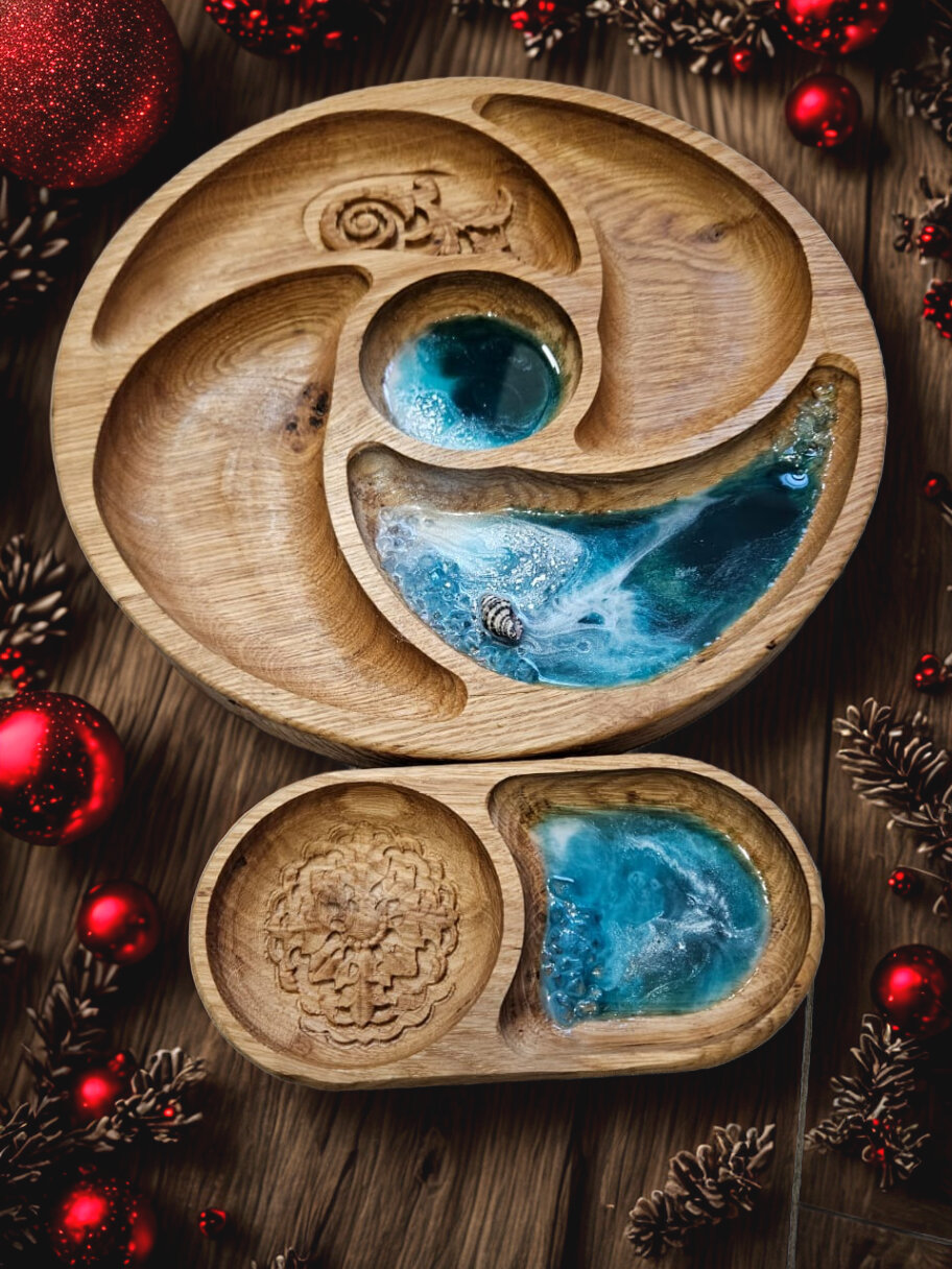 Менажница "Цветок", дуб, ручная заливка эпоксидной смолы, 26х26х2,5 см