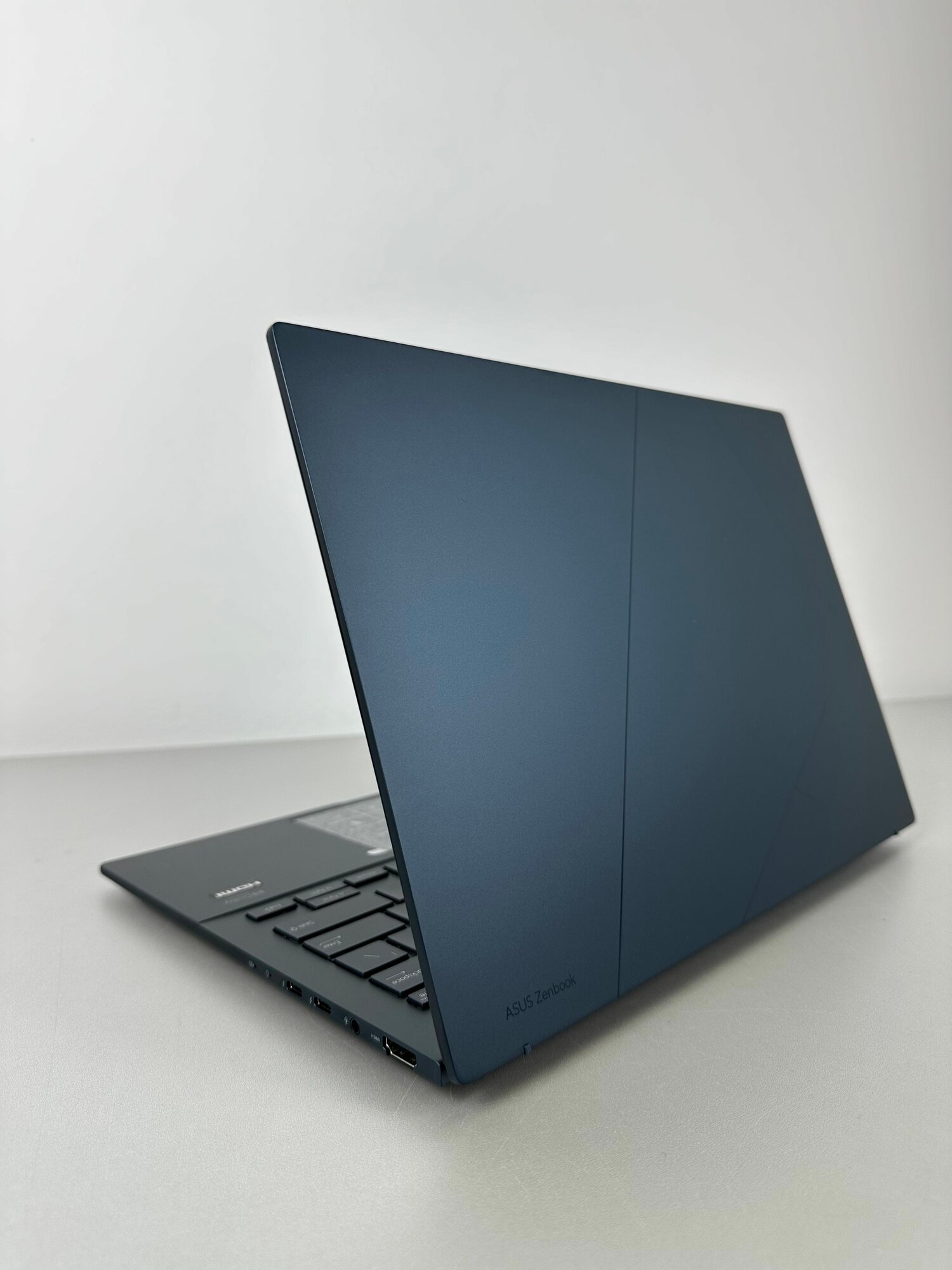 Ноутбук Asus Zenbook 14 2025 / Ultra 9 285H, 32GB, 1TB, Синий