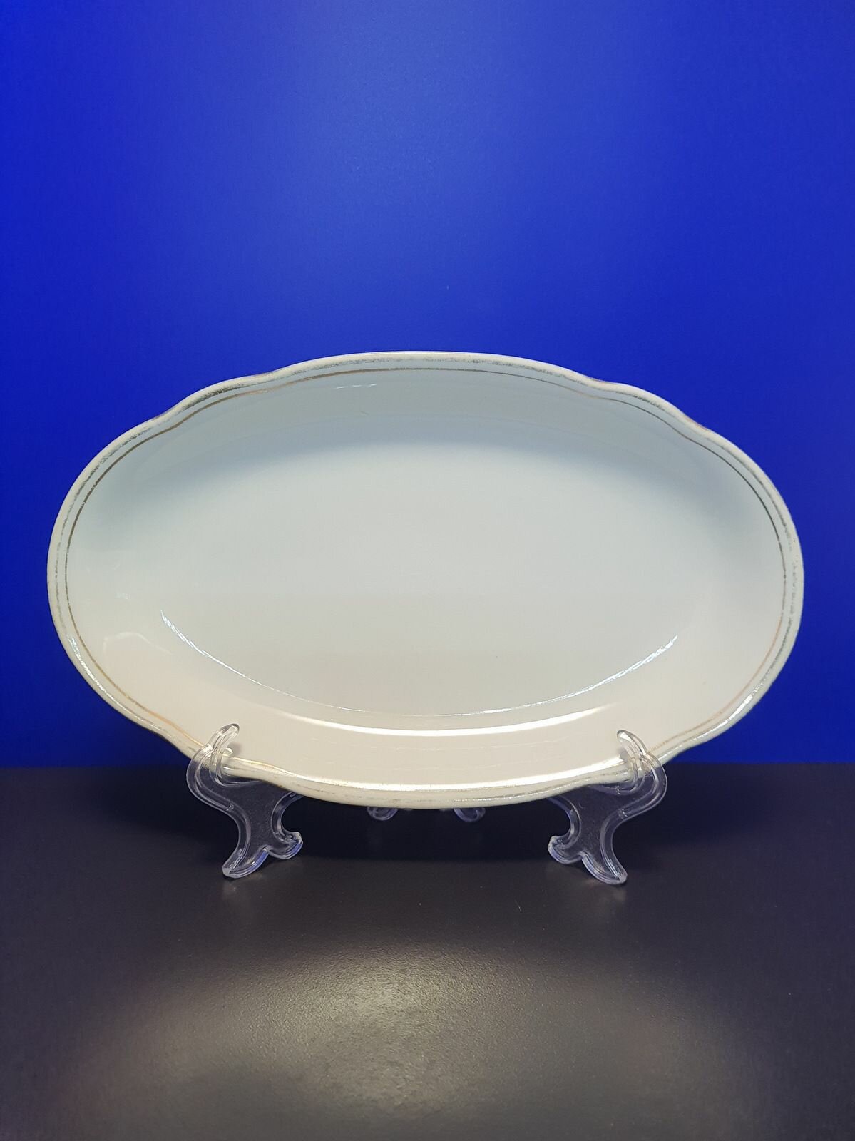 Блюдо винтажное сервировочное овальной формы с фигурным краем, фарфор, золоченая обводка, KAHLA, Германия