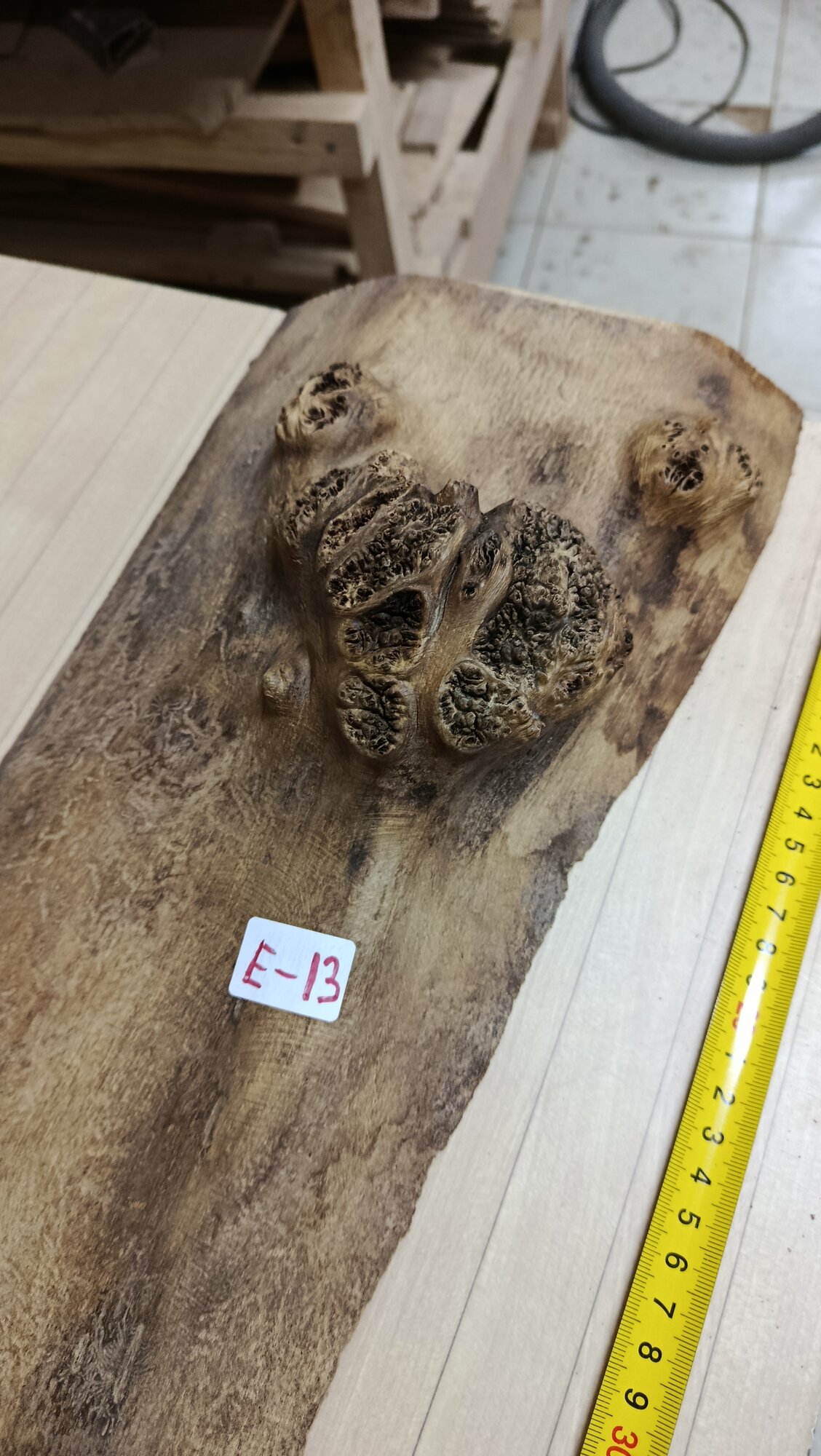 Спил из карагача, каповый, 50х16х3см(Е13)высушенный , влажность 8%