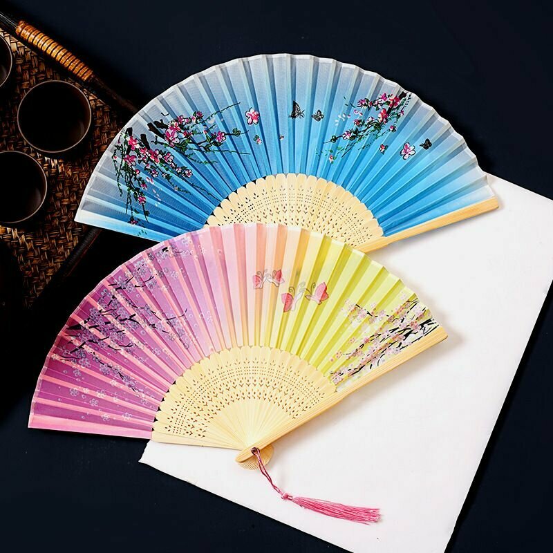 Складной веер в китайском стиле
