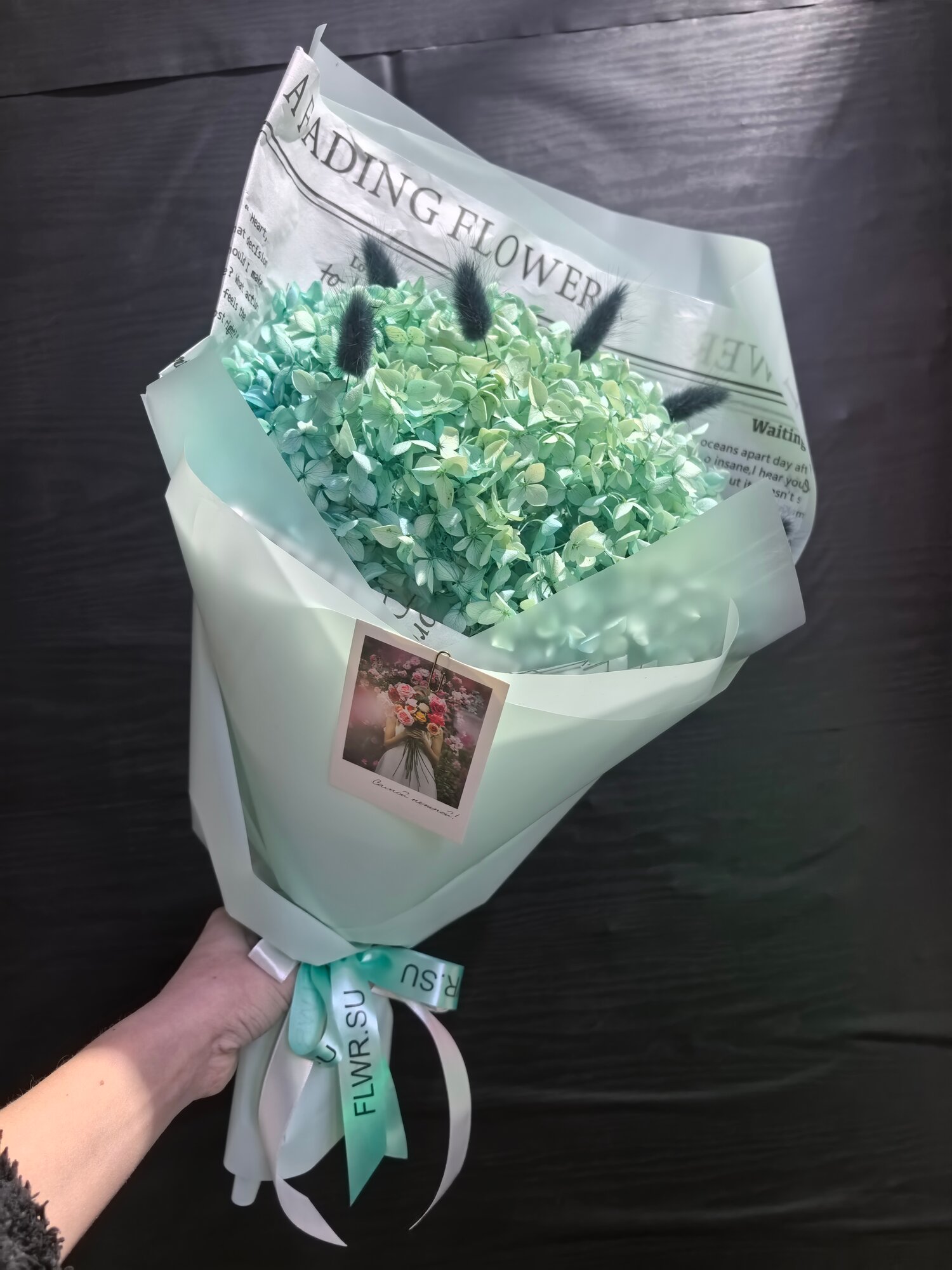 Букет из стабилизированной гортензии и лагуруса, бледно-голубой