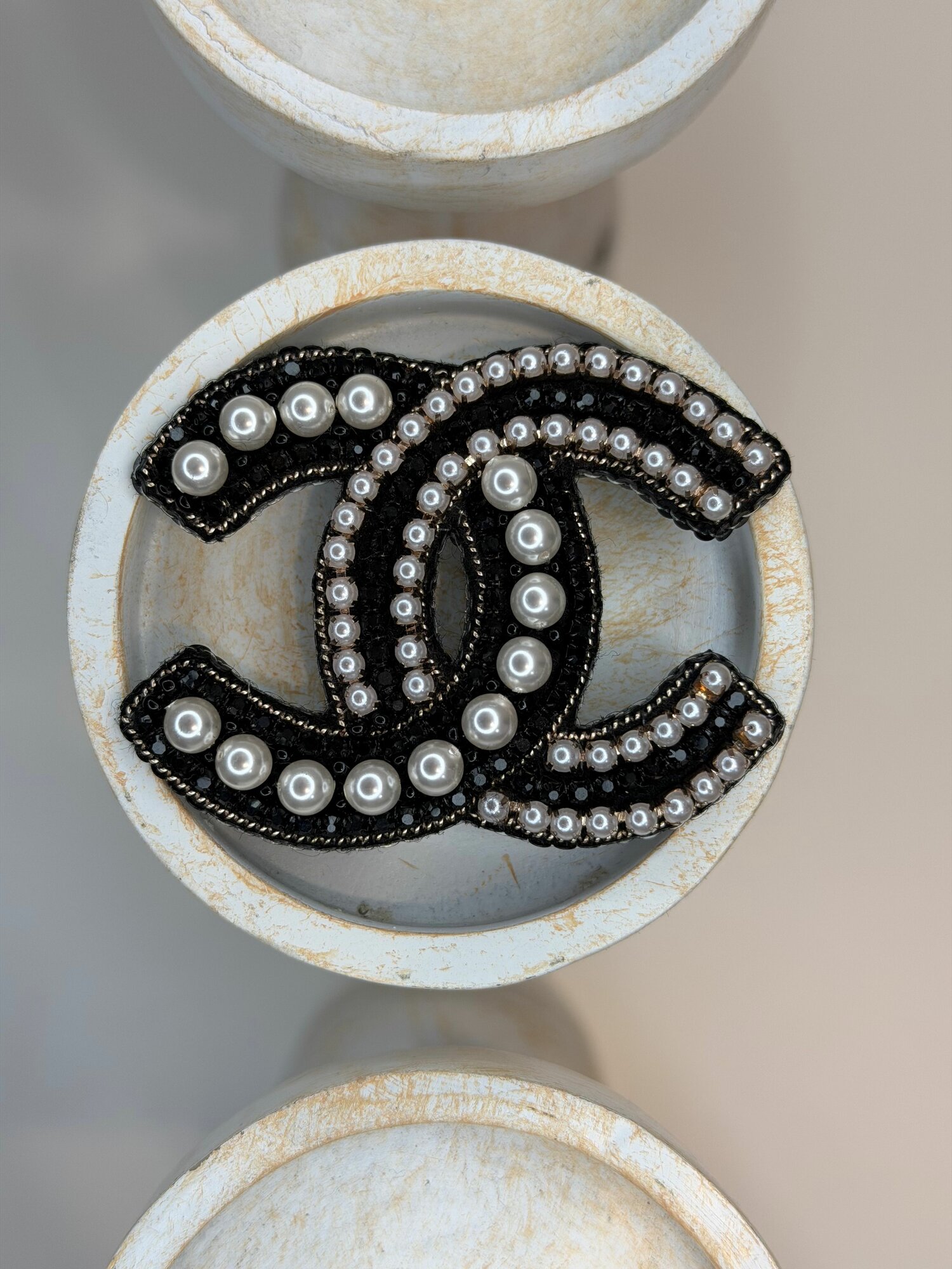 Брошь, стразы, горный хрусталь, хрусталь