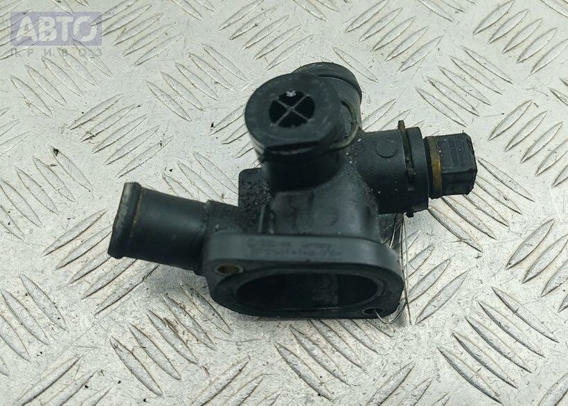 Фланец (тройник) системы охлаждения Volkswagen Passat B4