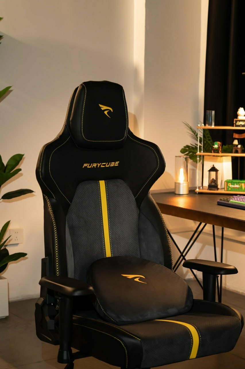 Игровое компьютерное кресло с подголовником и поясничной поддержкой, регулировкой высоты и наклона