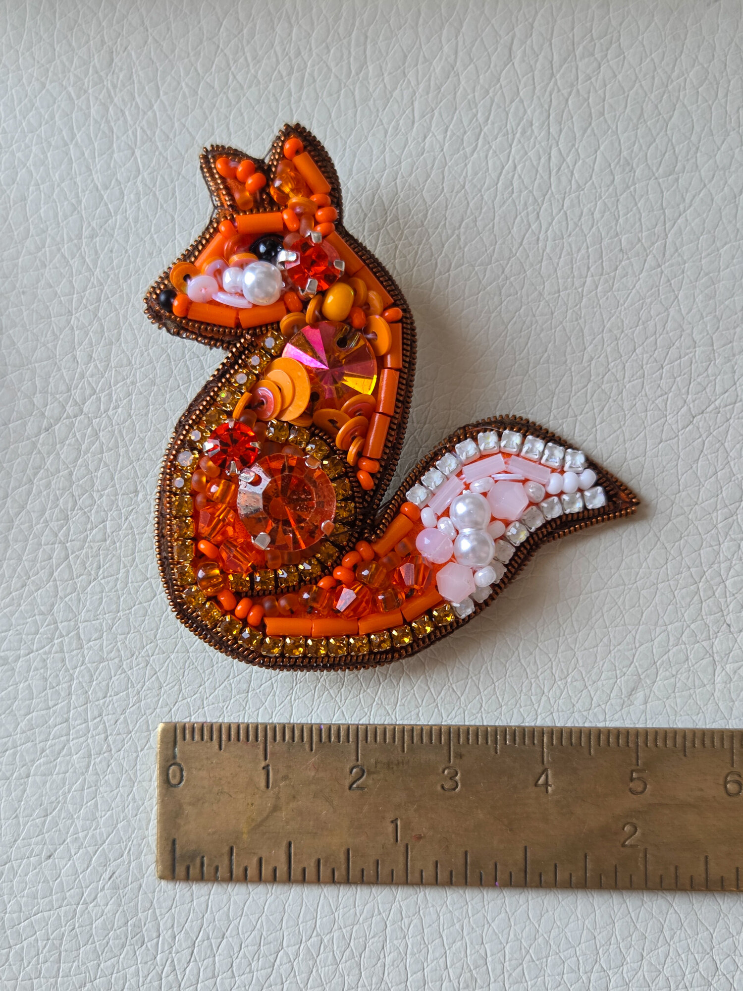 Брошь, стразы, стекло, кристалл