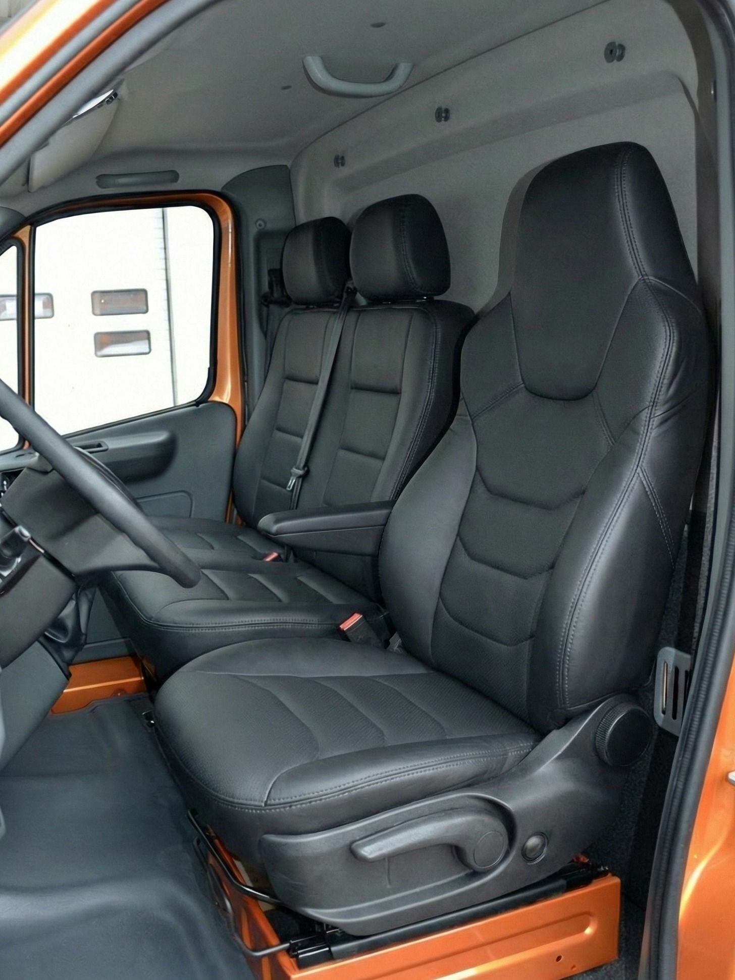 Авточехлы 1+2 для 3302 Газель, ГАЗ 33025, ГАЗ 330252, Газель Бизнес, Газель Next, Газель Соболь (водительское сиденье Рекаро, пассажирские по форме сидений)