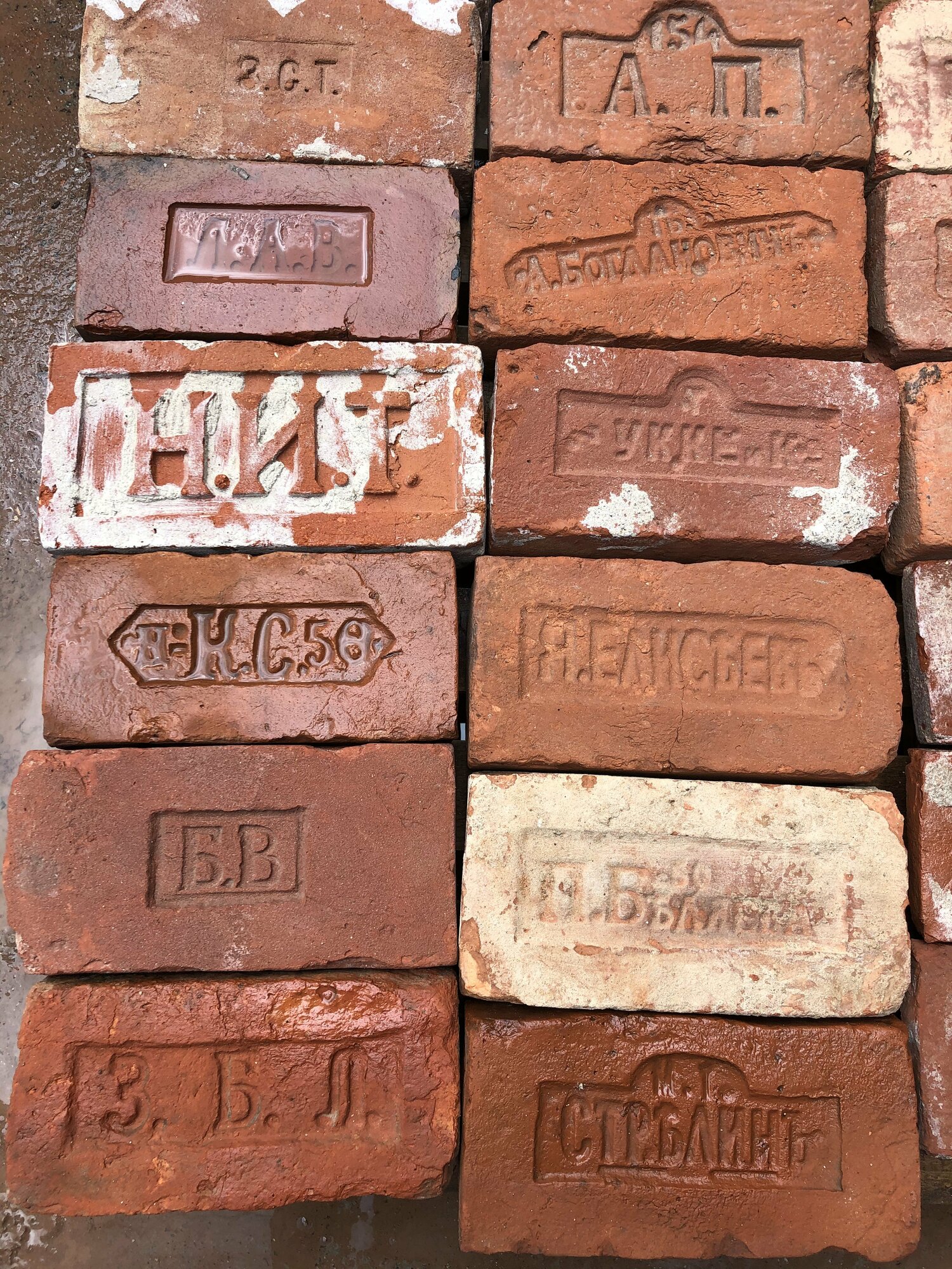 Антикварный старинный кирпич с клеймом 18 века
