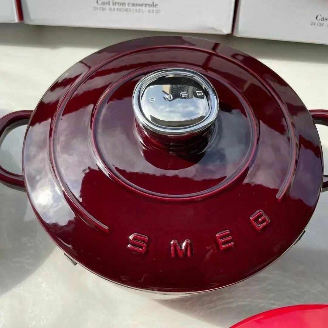 Кастрюля Smeg, чугунная, бордовая, с антипригарным покрытием, 4.2 л