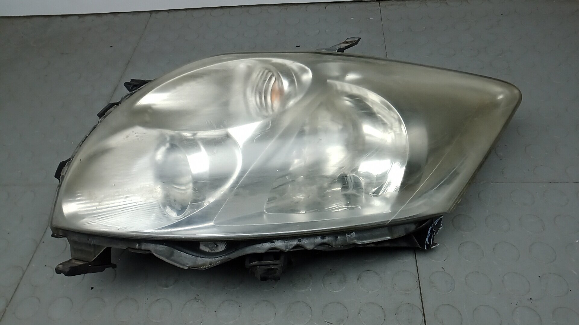 Фара левая TOYOTA AURIS E150