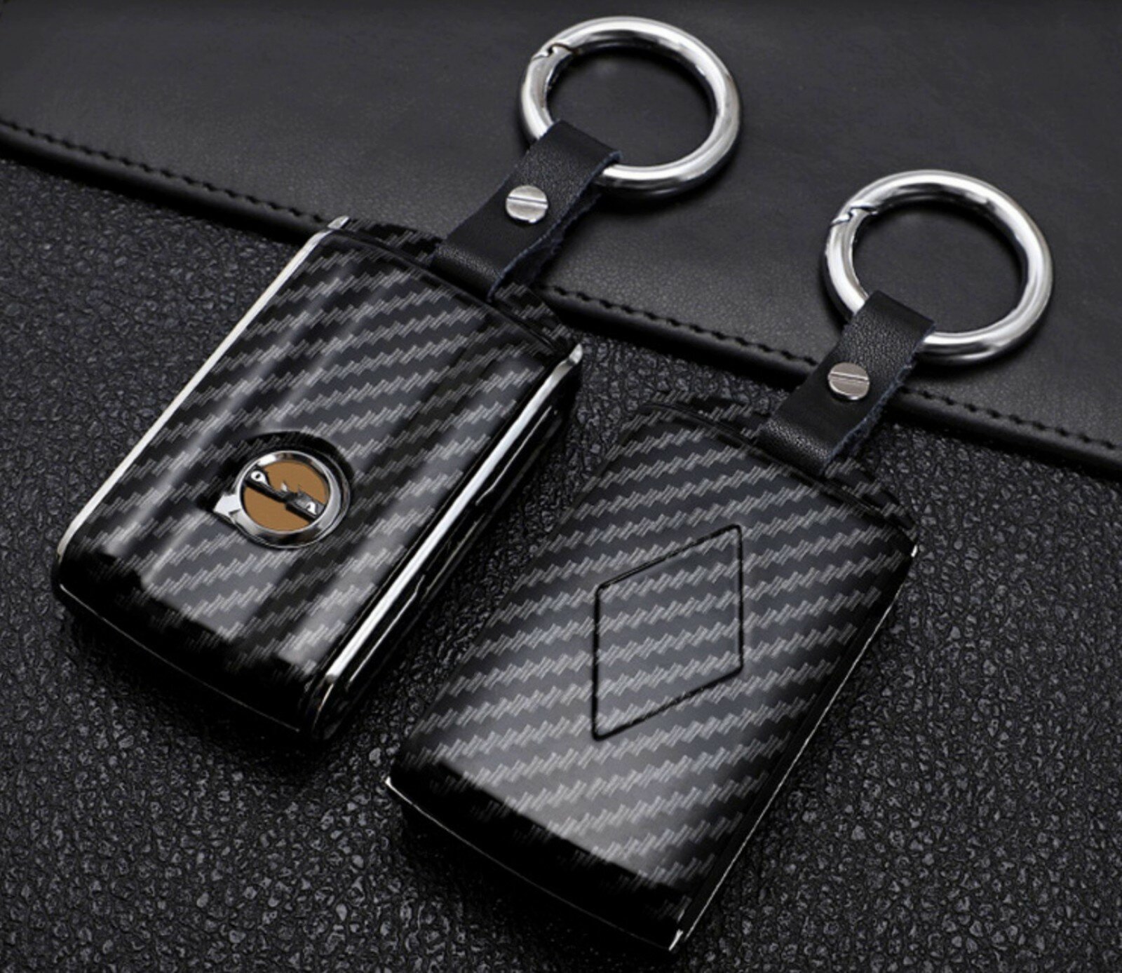 Чехол для автомобильного смарт ключа Volvo карбоновый с вырезом под логотип для моделей Recharge C40, XC90, XC60, XC70, S90, S40, S80, V90 Cross Country