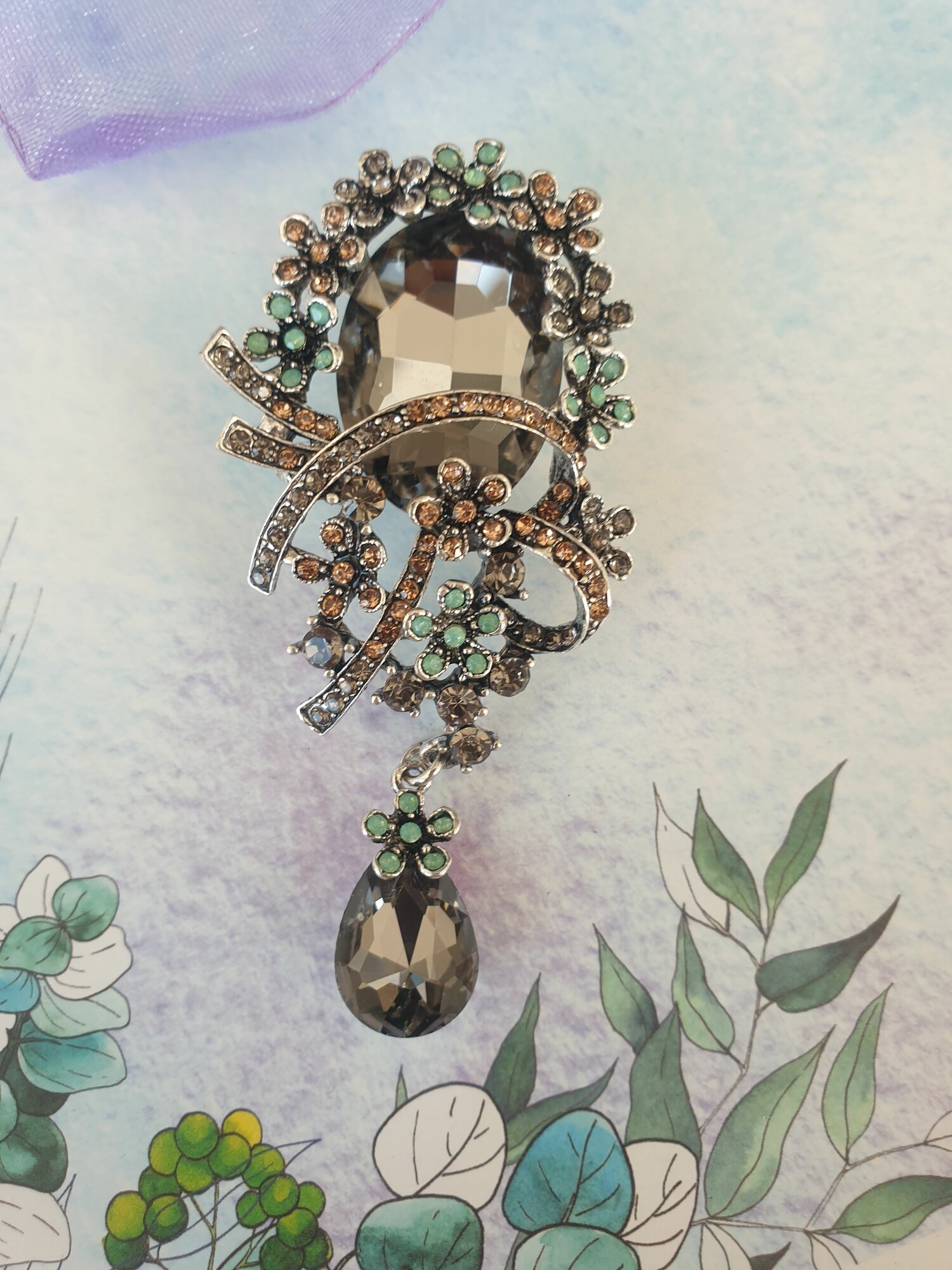 Брошь, хрусталь, стразы