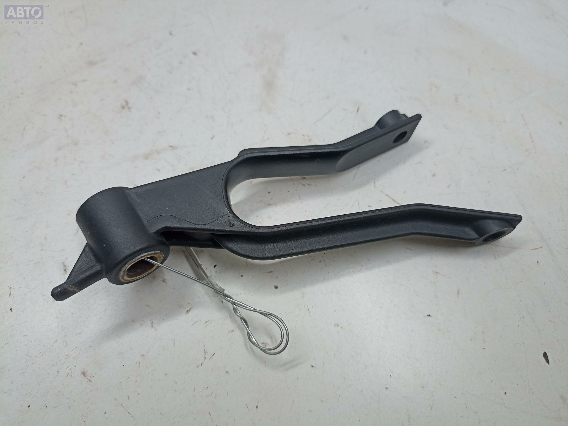 Кронштейн радиатора Opel Zafira B (2004-2014)