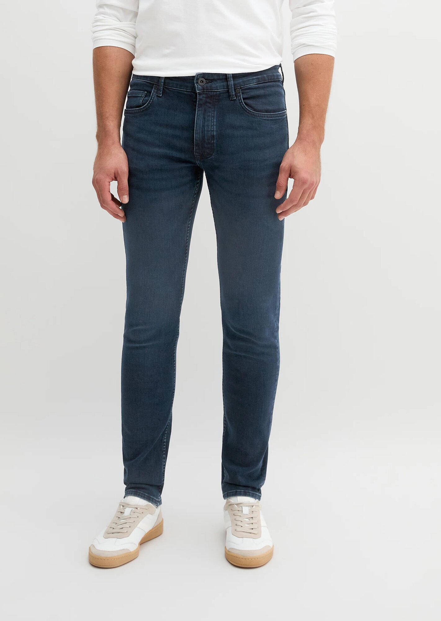 Джинсы зауженные Slim fit 