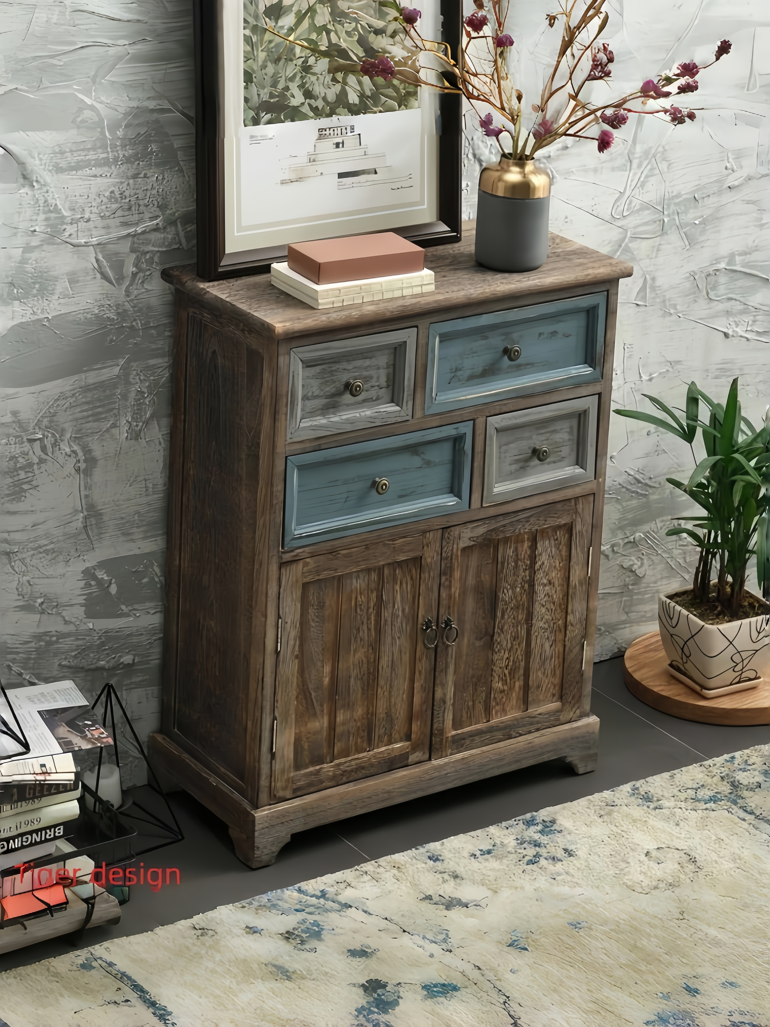 Комод в европейском стиле, прикроватные тумбочки, запирающиеся шкафчики