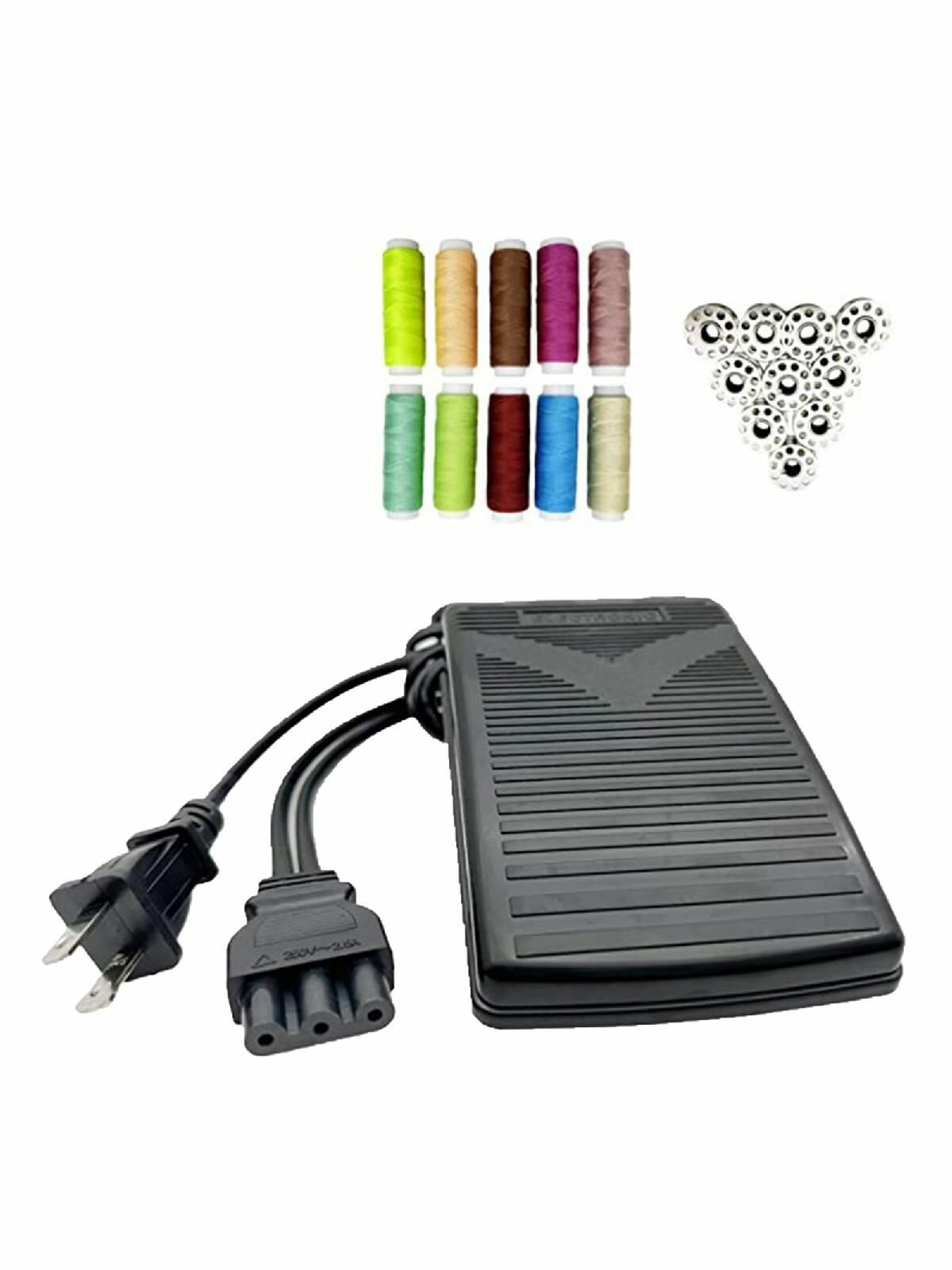 Педаль и шнур питания для швейной машины с нитками и катушками