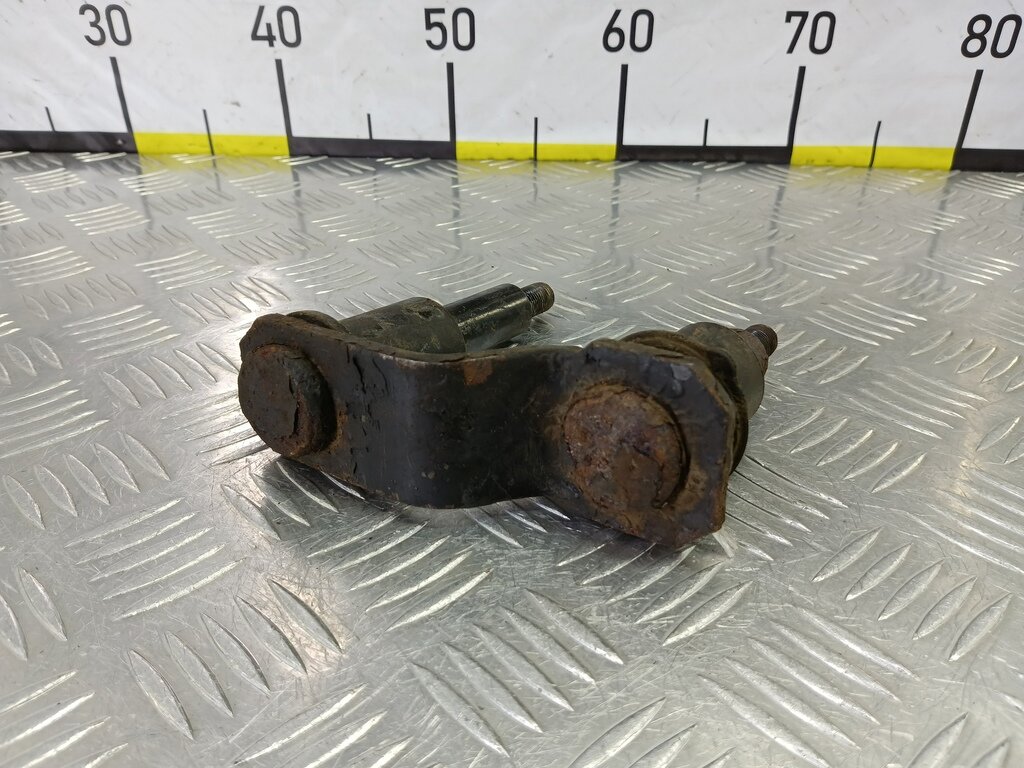 Кронштейн рессоры Б/У для MITSUBISHI L200 IV (2006—2014) MN103209