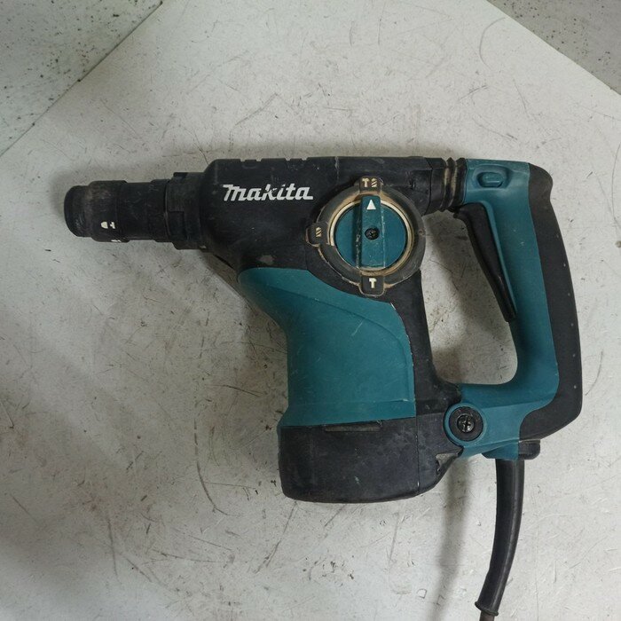 Перфоратор Makita HR2811FT