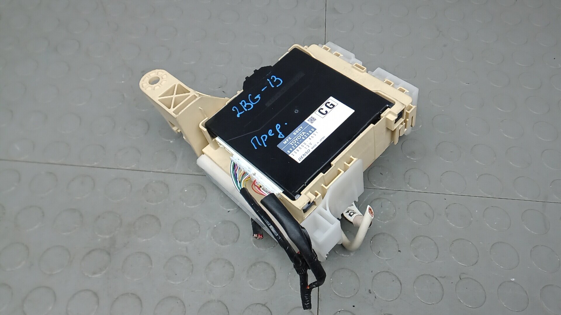 Блок предохранителей TOYOTA RAV 4 CA40, Номер 8922142180