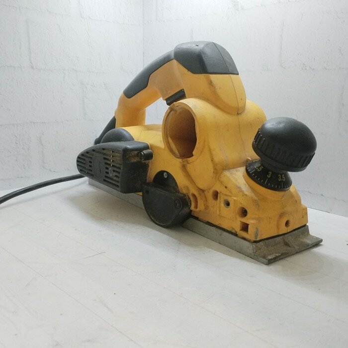 Рубанок DeWalt d26500