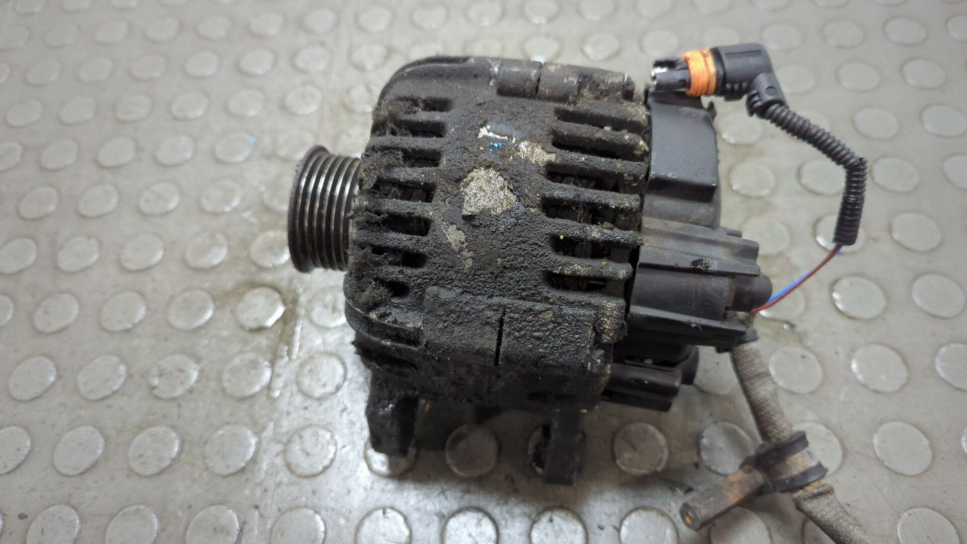 Генератор Volkswagen Golf Plus Б/У