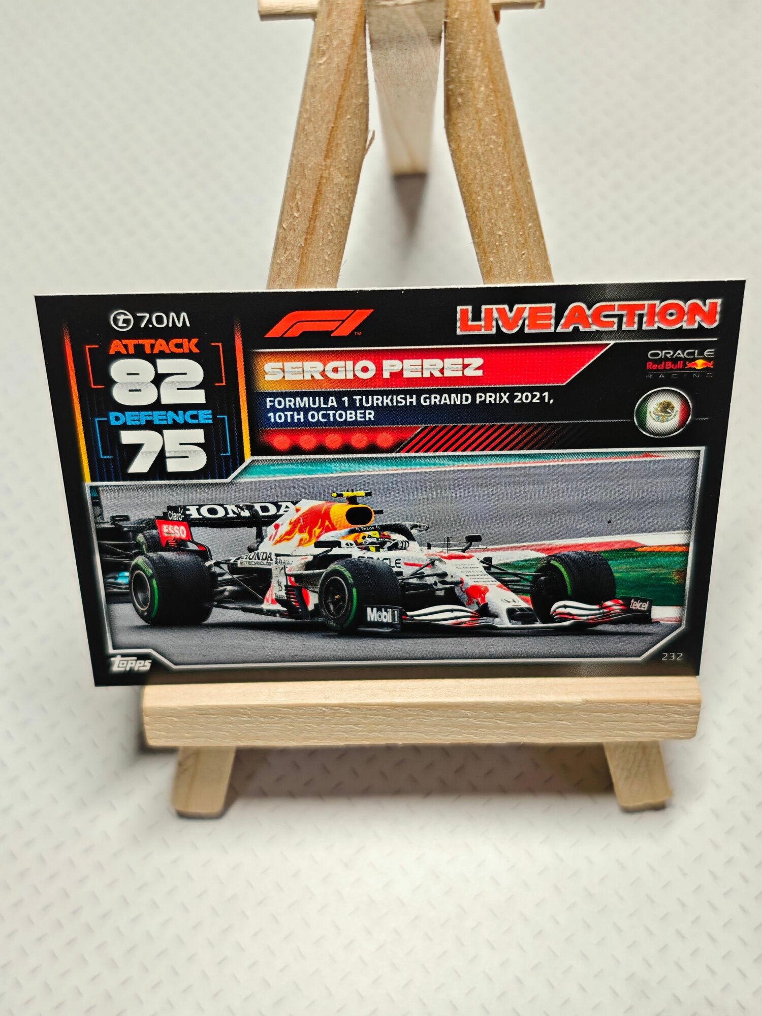 Коллекционная карточка Topps F1 Turbo ATTAX в горизонтальном стандартном формате