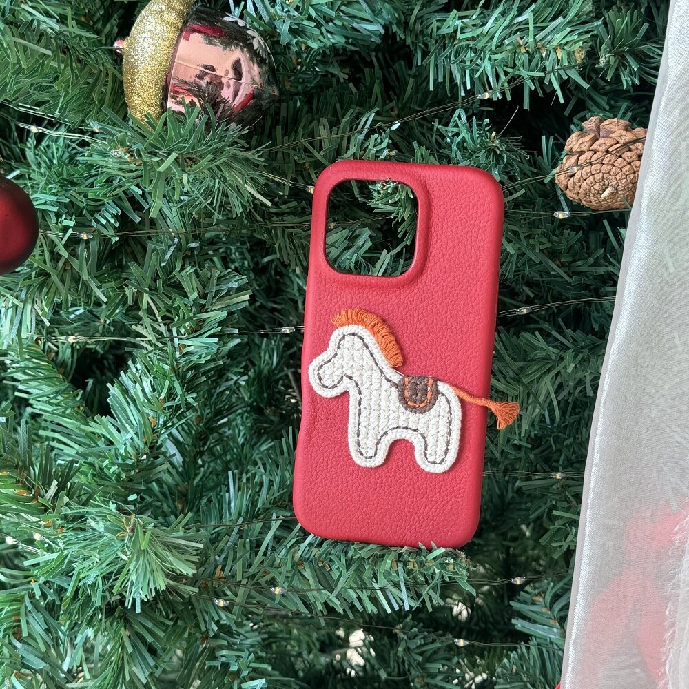 Новогоднее издание красного чехла с вышитым лошадью для iPhone 17 Pro Max, Apple 16, 15, 14, новая модель защитного чехла