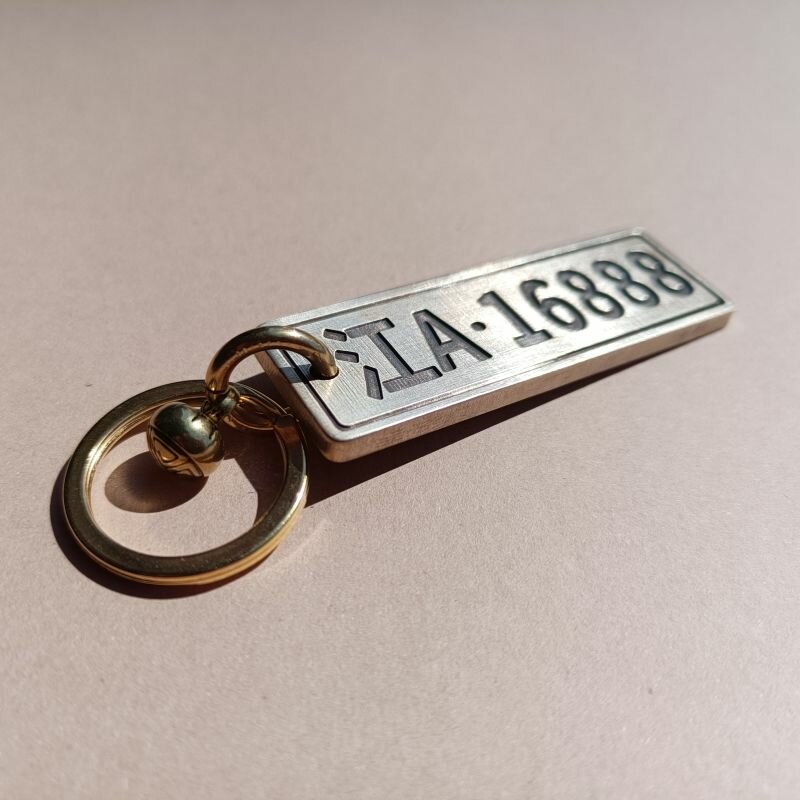 Кастомный брелок для ключей из латуни с гравировкой номера автомобиля, металлический антипотерянный брелок с гравировкой номера телефона