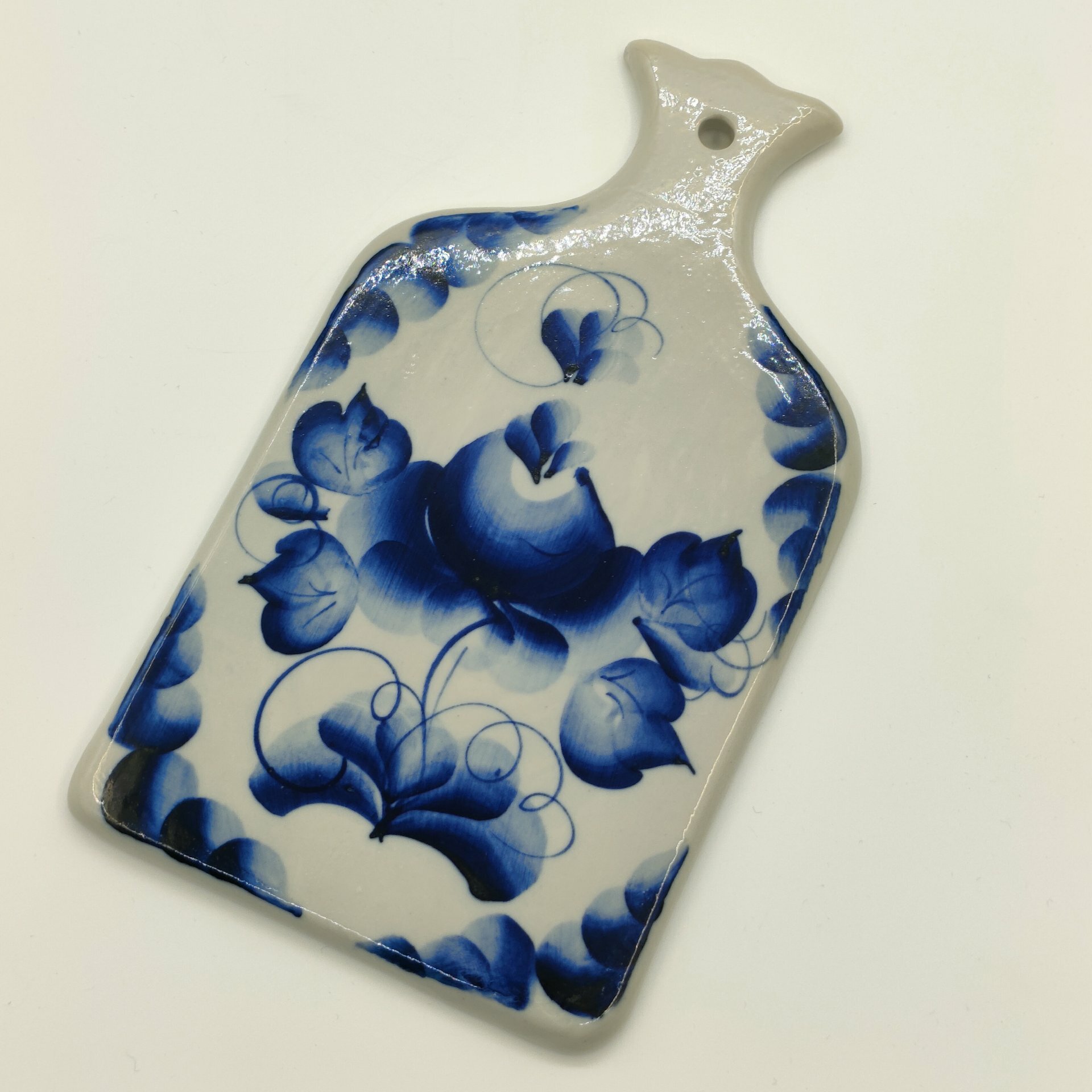 Сырная доска, украшенная изображениями цветов, фарфор, роспись