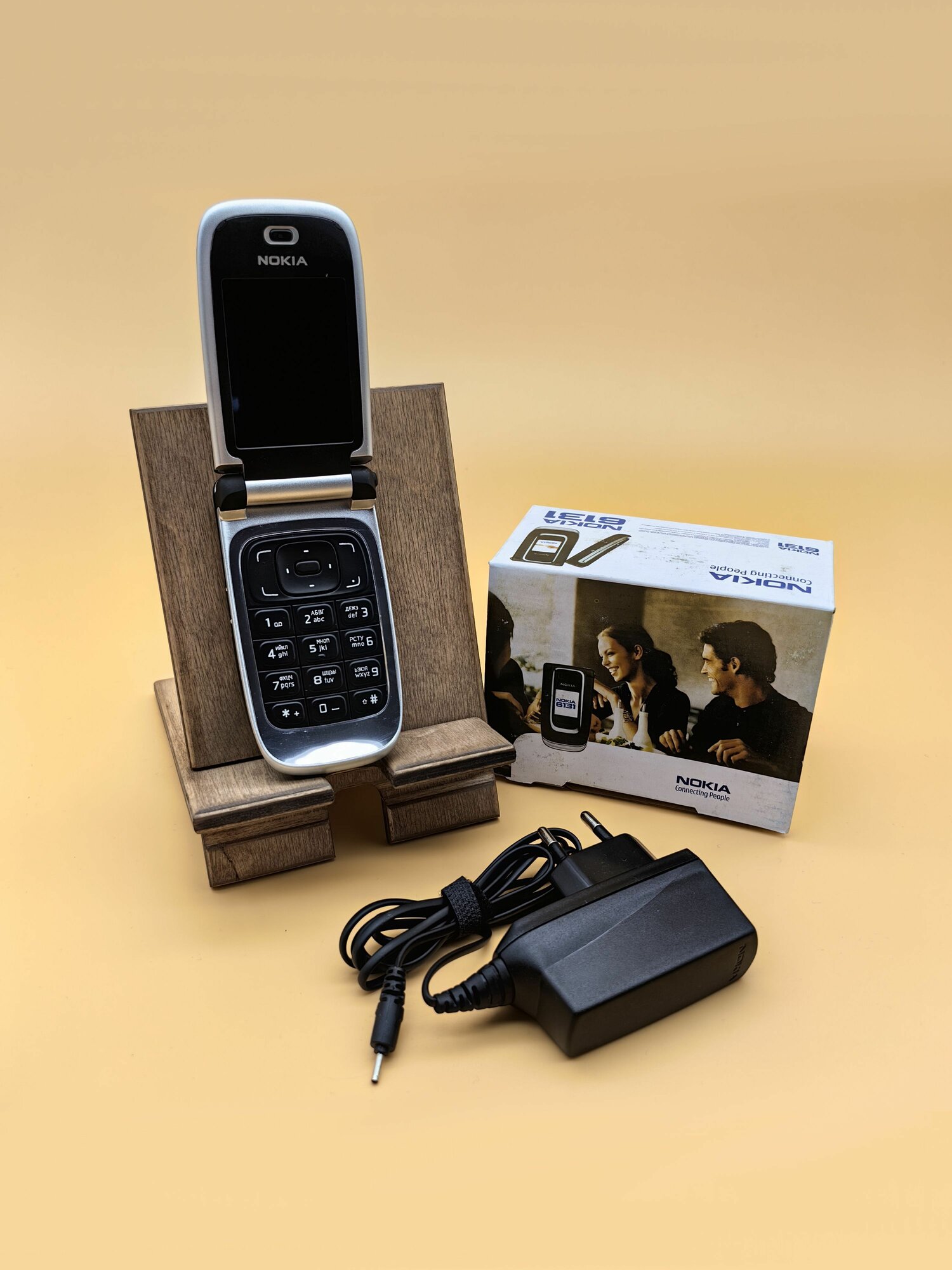 Мобильный раритетный кнопочный телефон раскладушка Nokia 6131, Черный