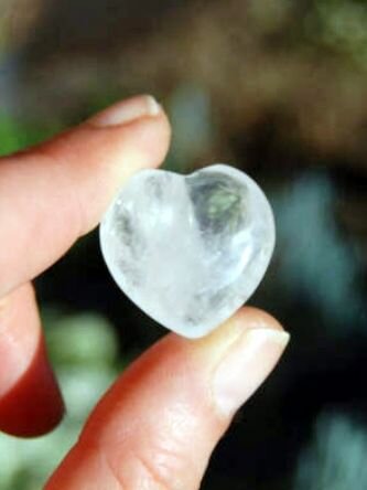 Натуральный горный хрусталь 25 мм в форме сердца прозрачный камень для любви и энергии