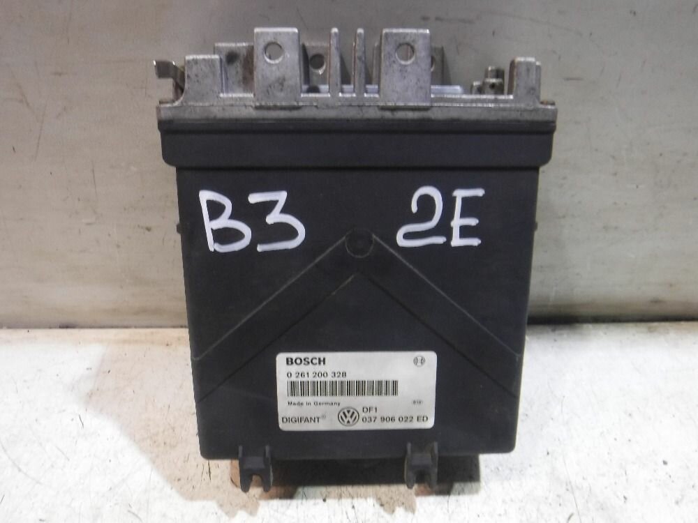 Блок управления двигателем VW Passat B3 037906022ED