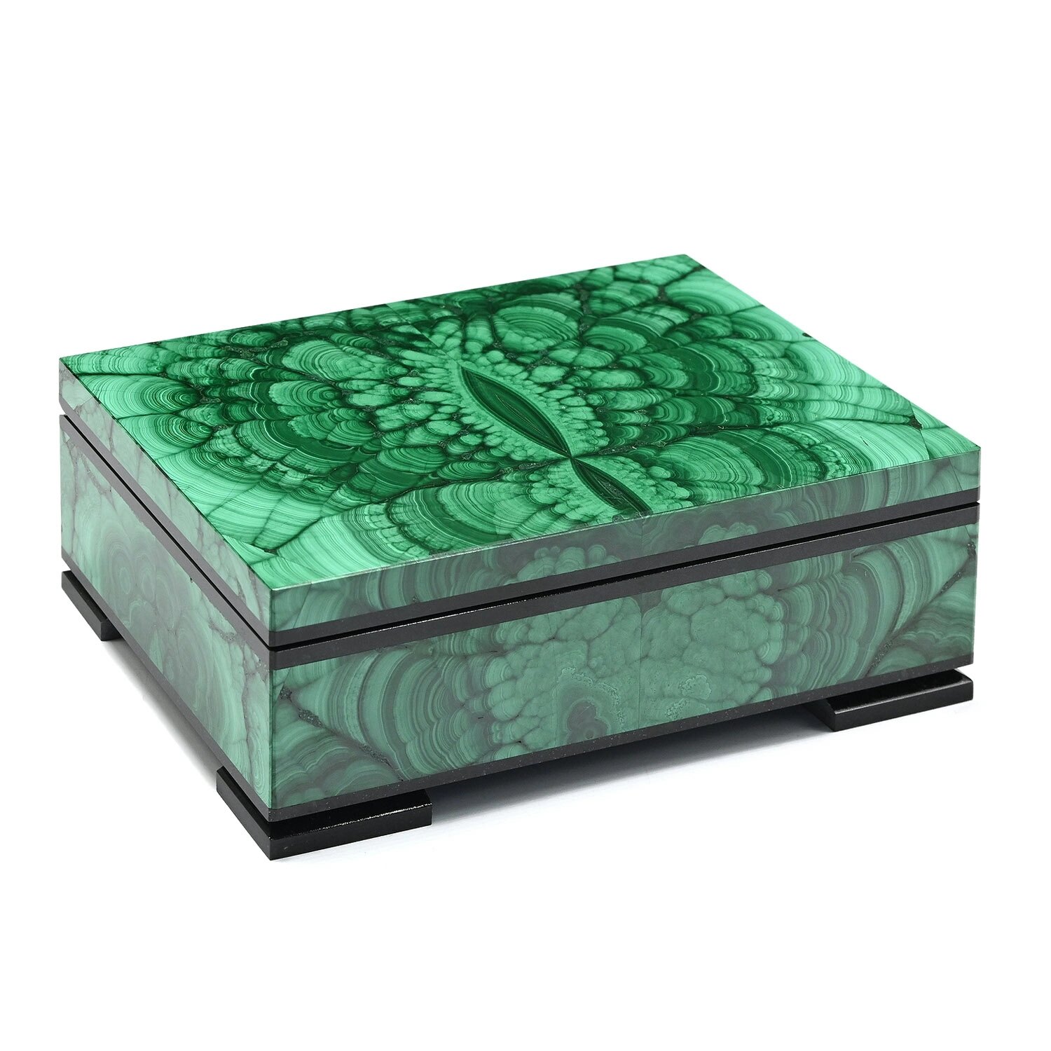 Шкатулка из камня малахит 140*90*50мм .