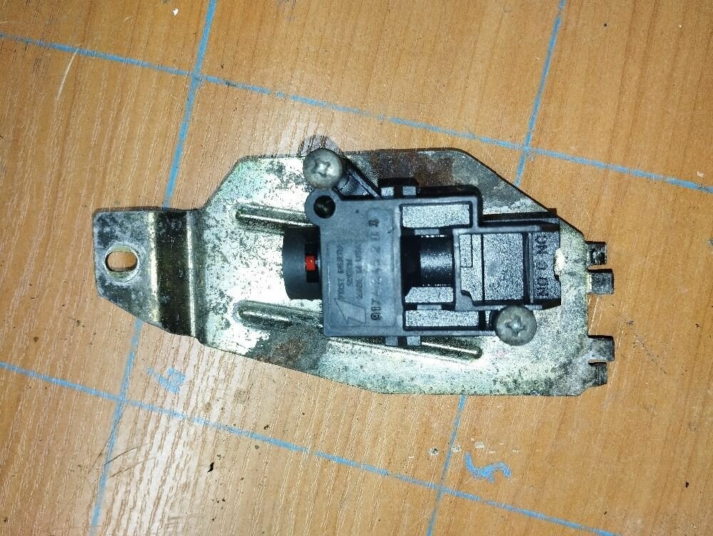 Датчик удара Форд Мондео I 1,8 Б/У с пробегом