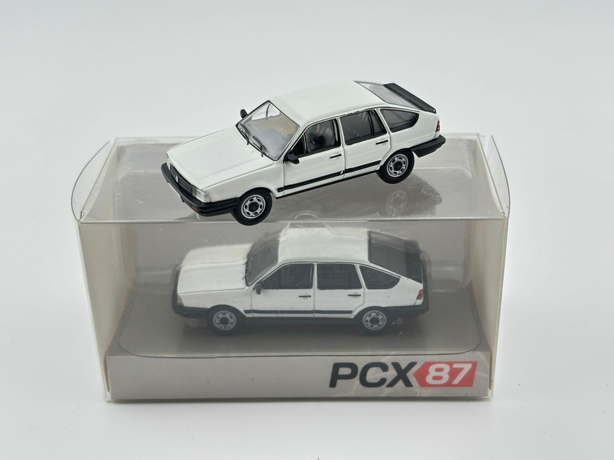 PCX Ho 1:87 Модель автомобиля Audi, volvo, ford, Ferrarl, Renault