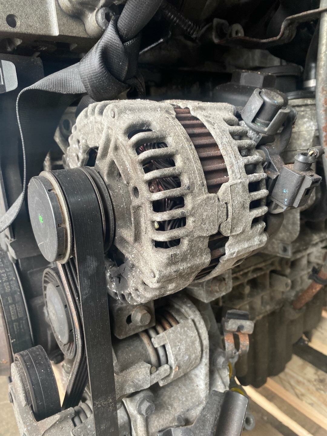 Генератор для Volvo C30 2.4 OEM 30773111