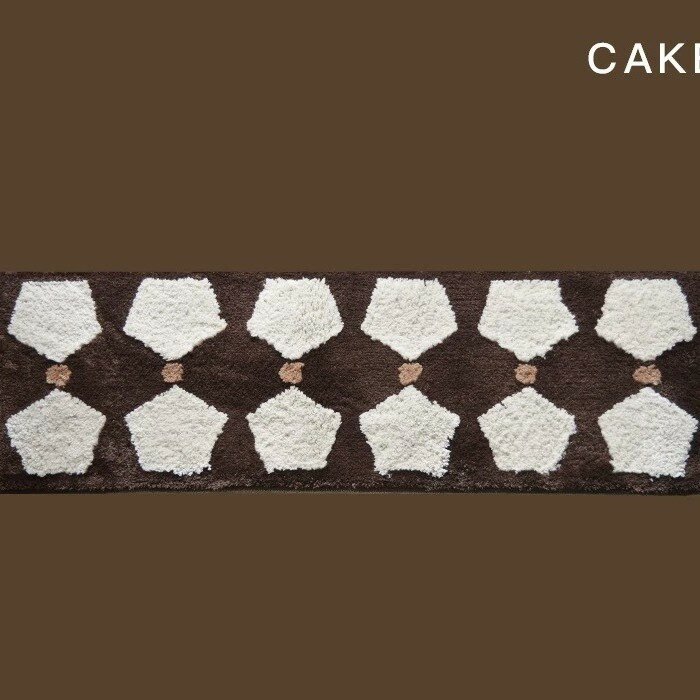 Длинный прикроватный коврик в винтажном стиле с бархатистой и ворсистой текстурой идеально подойдет для изысканной спальни в винтажном стиле.