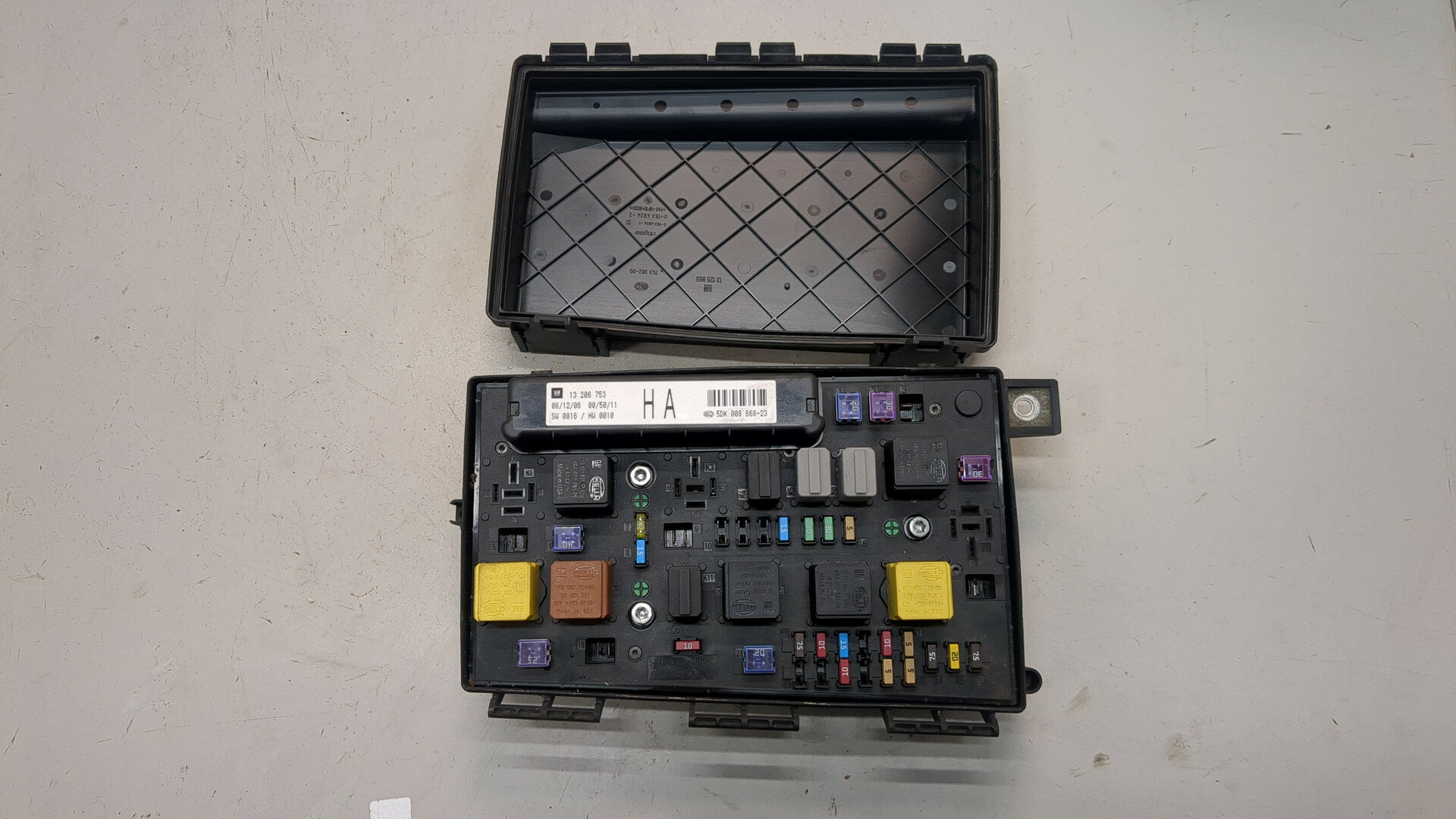 Блок предохранителей Opel Astra H Б/У