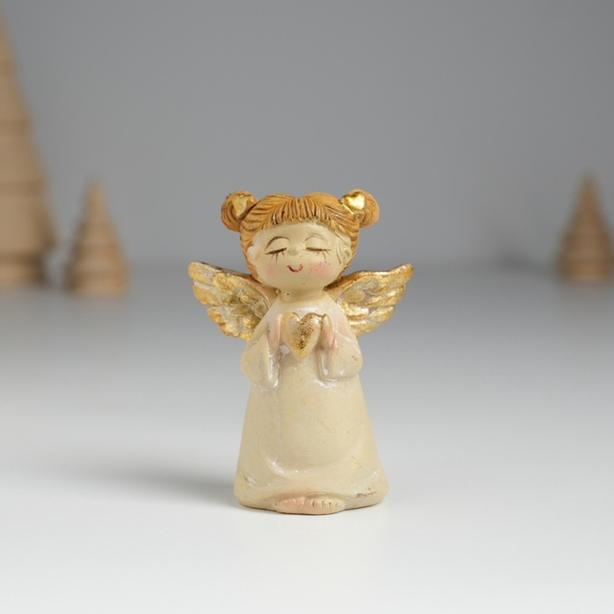 Сувенир полистоун "Ангелочек в бежевой сорочке с сердечком" 4,8х2,8х6,5 см 10326206