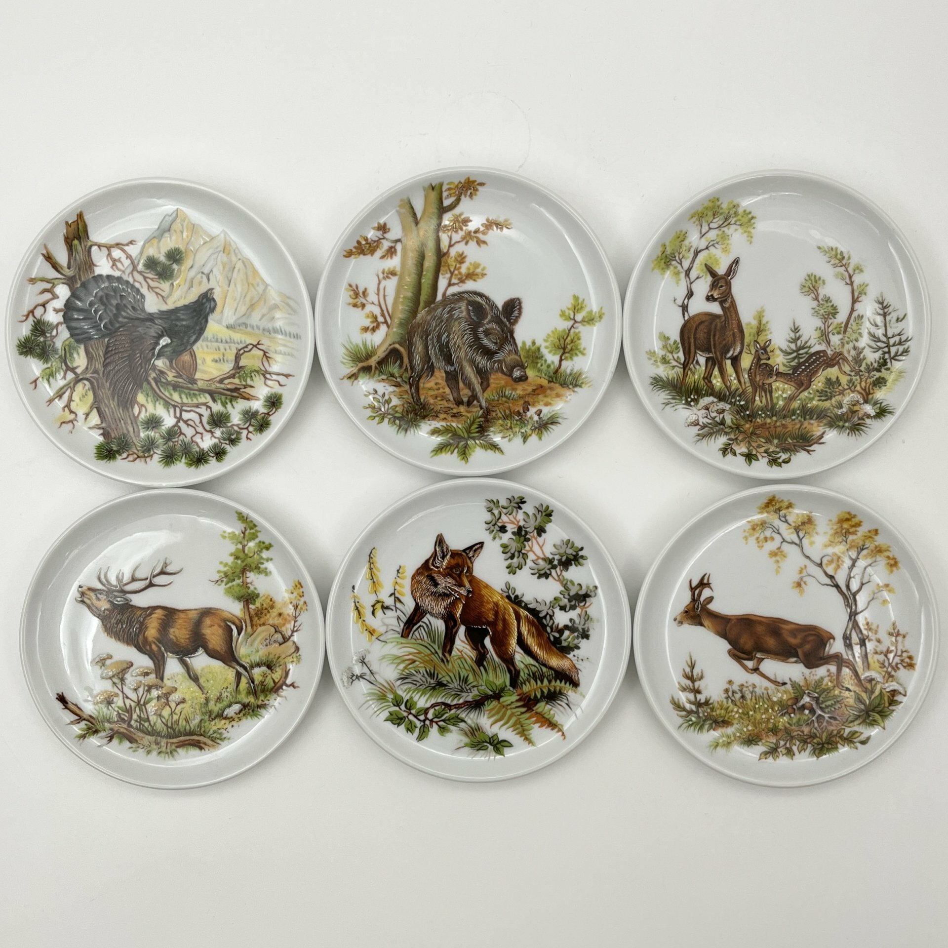 Набор из 6-ти розеток (блюдец), украшенных изображением лесных обитателей, фарфор